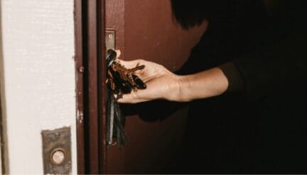 Watch Out for These 4 Real Estate Agent Red Flags