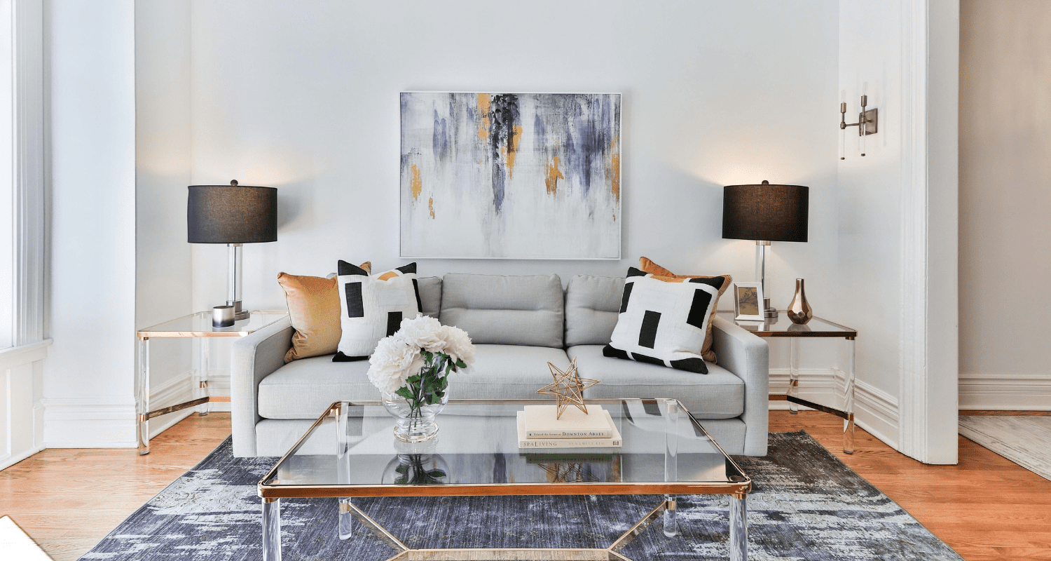 Selling house furniture store